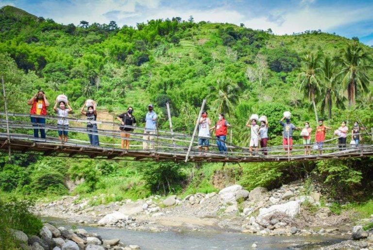 Alimodian far-flung communities get food packs from DSWD