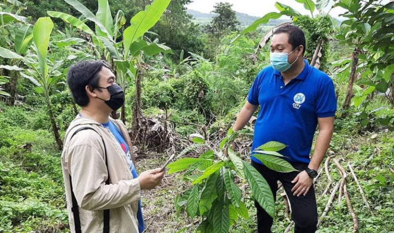 SM City Iloilo visits Anilao tree planting site