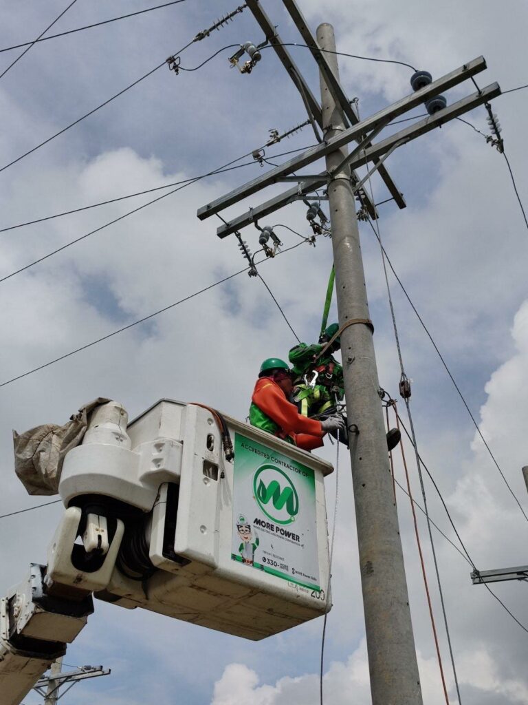 MORE Power linemen undergo risky live works training