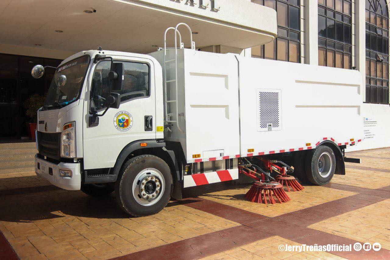 Vacuum sweeper truck to clean Iloilo City streets