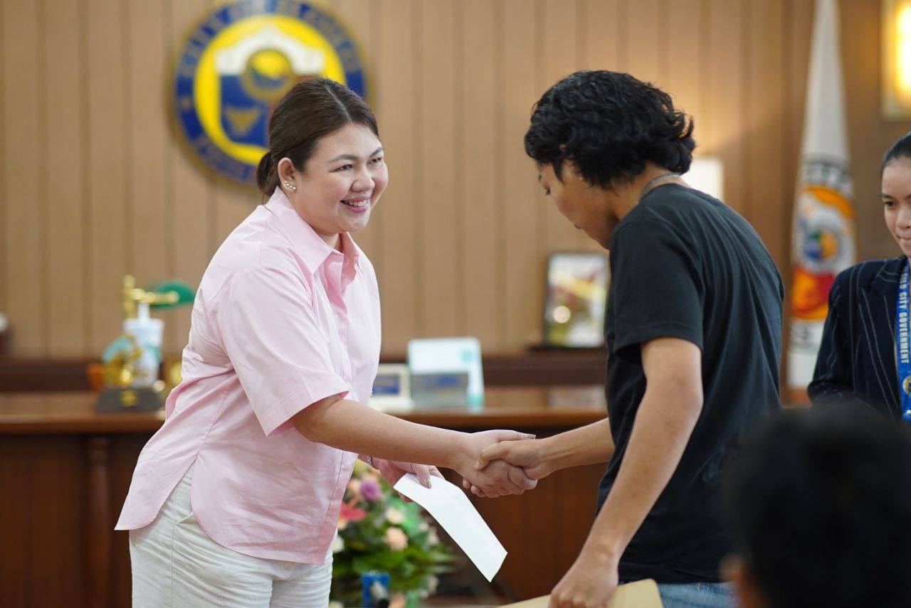 Iloilo City extends financial aid to 50 PWD scholars